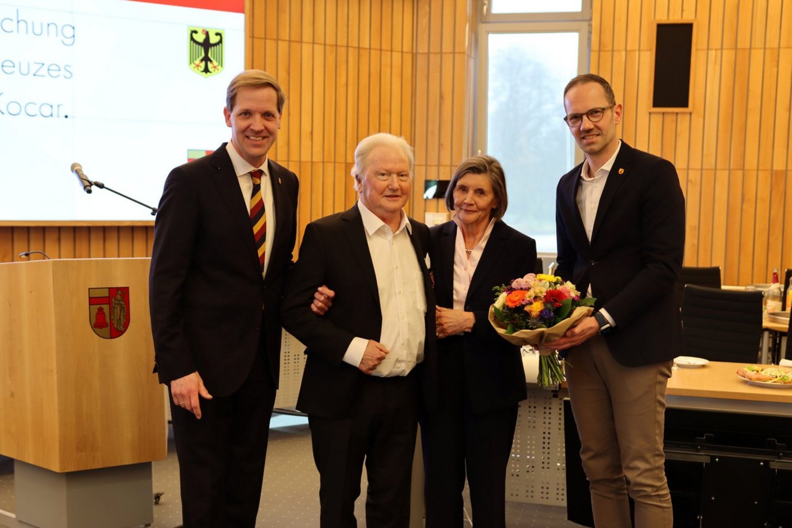 Übergabe des Bundesverdienstkreuzes an Karl-Heinz Kocar